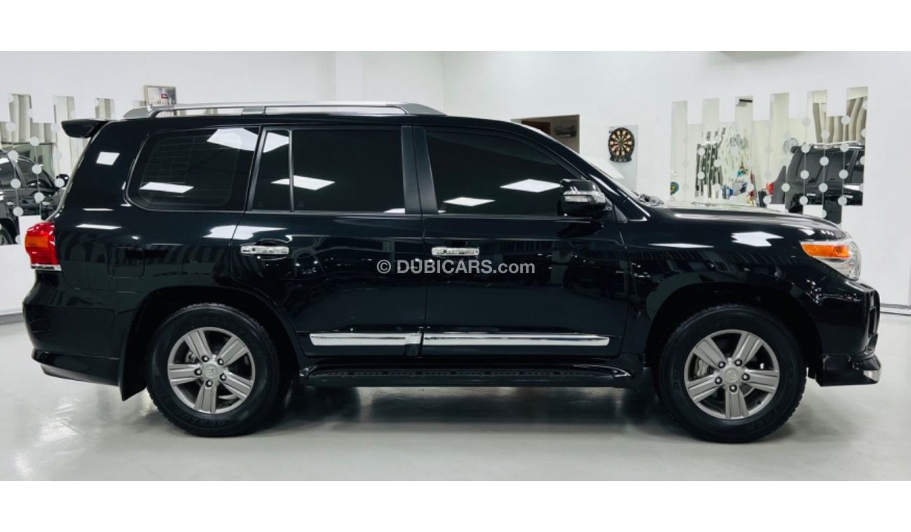 Used Toyota Land Cruiser VXR 1000 KM Only .. 5,7 .. BRAND NEW CONDITION ...
