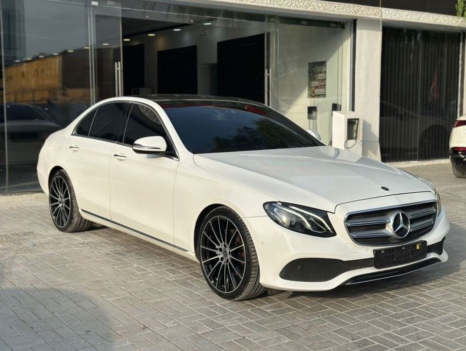 مستعملة مرسيدس بنز E300 Std 2018 للبيع في دبي - 777558