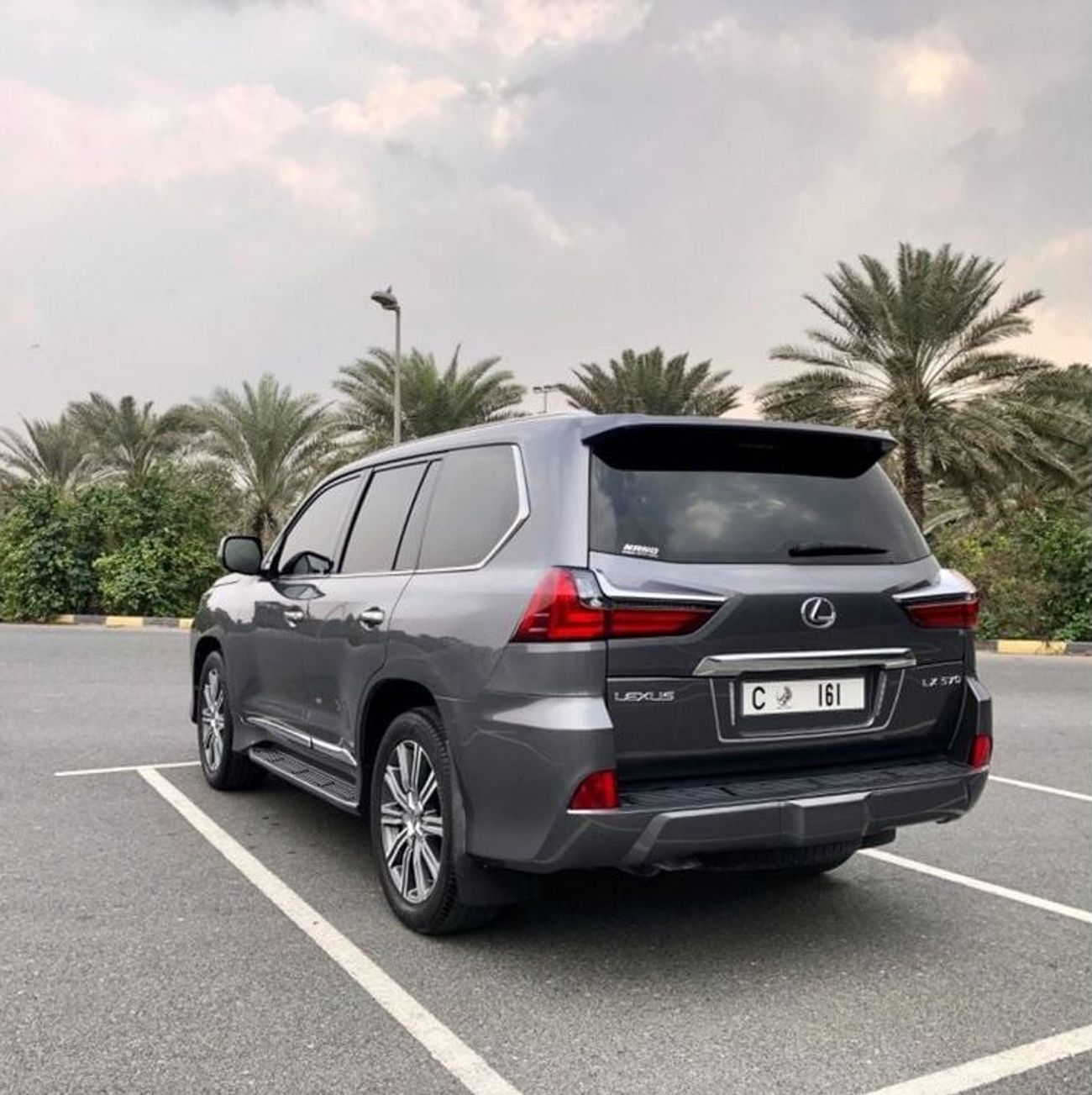 Used Lexus LX570 Premier Plus 5.7L 2017 for sale in Sharjah - 810152