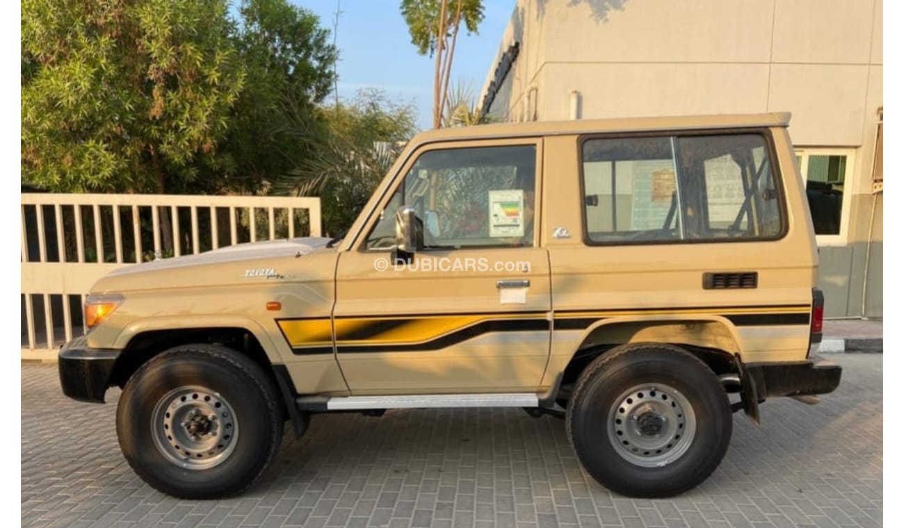 New TOYOTA LAND CRUISER HARD TOP LC71 4.0L M/T 2022 2022 for sale in Dubai - 608384