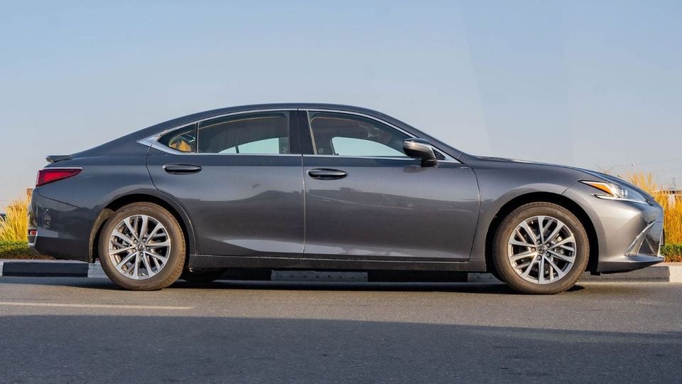 New 2025 Lexus ES300h 2.5L AT Hybrid (Grey) 2025 for sale in Dubai - 861637