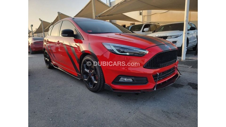 Used Ford Focus ST 2015 for sale in Sharjah - 614378