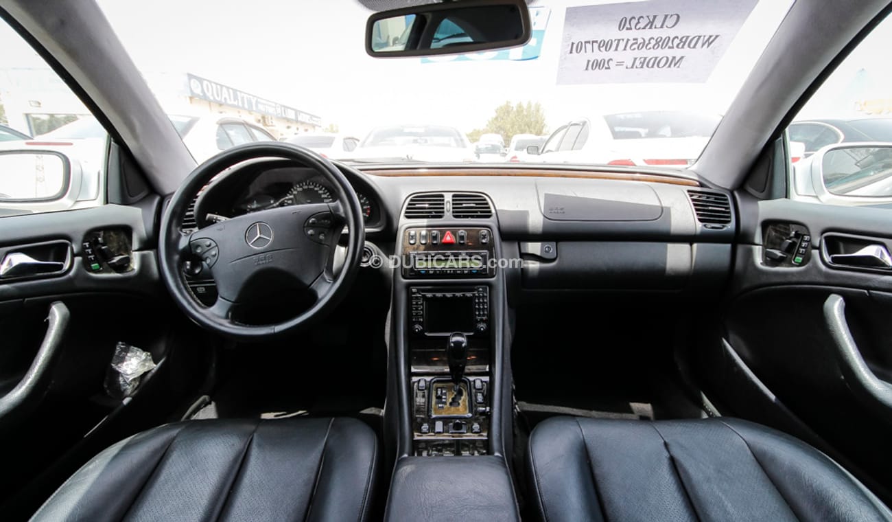 مستعملة مرسيدس بنز CLK 320 2001 للبيع في دبي - 27340