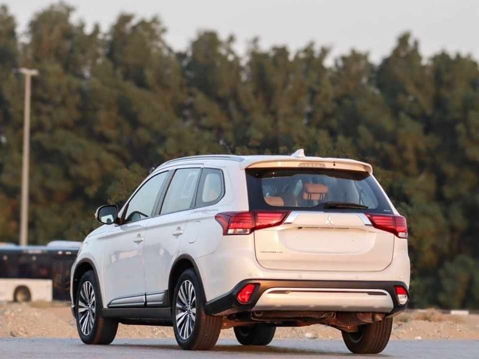 Used GLS 2.4L Mitsubishi Outlander 2021 GCC 2.4L accident-free original ...