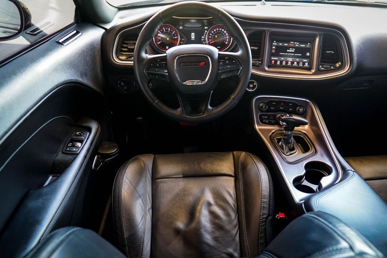 Used Dodge Challenger SXT Supertrack 2018 for sale in Dubai - 716962