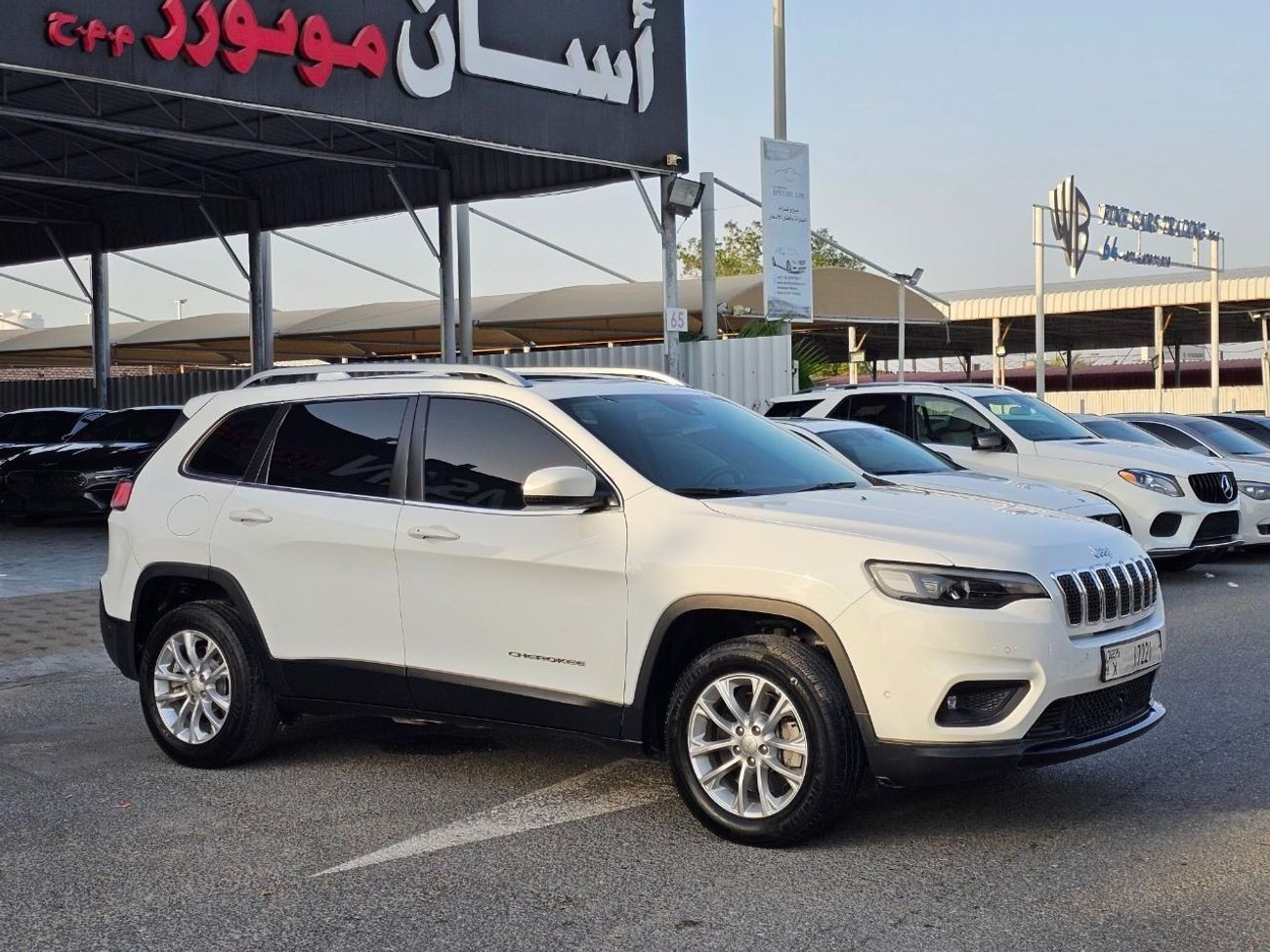 Used Jeep Cherokee Longitude 2019 for sale in Dubai - 741873