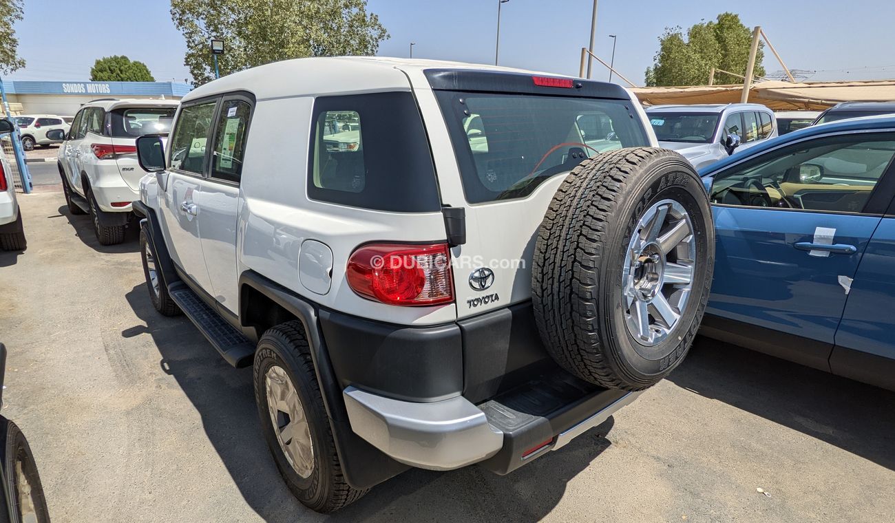 New Toyota FJ Cruiser 4.0L Petrol AT 2022 for sale in Dubai - 561627