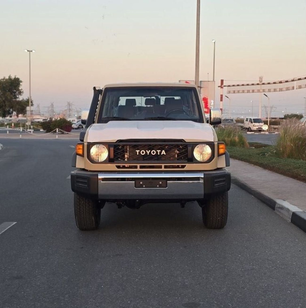 New Toyota Land Cruiser 70 2025 Toyota LC76 4.0L Mid Option 2025 for sale in Dubai - 825407