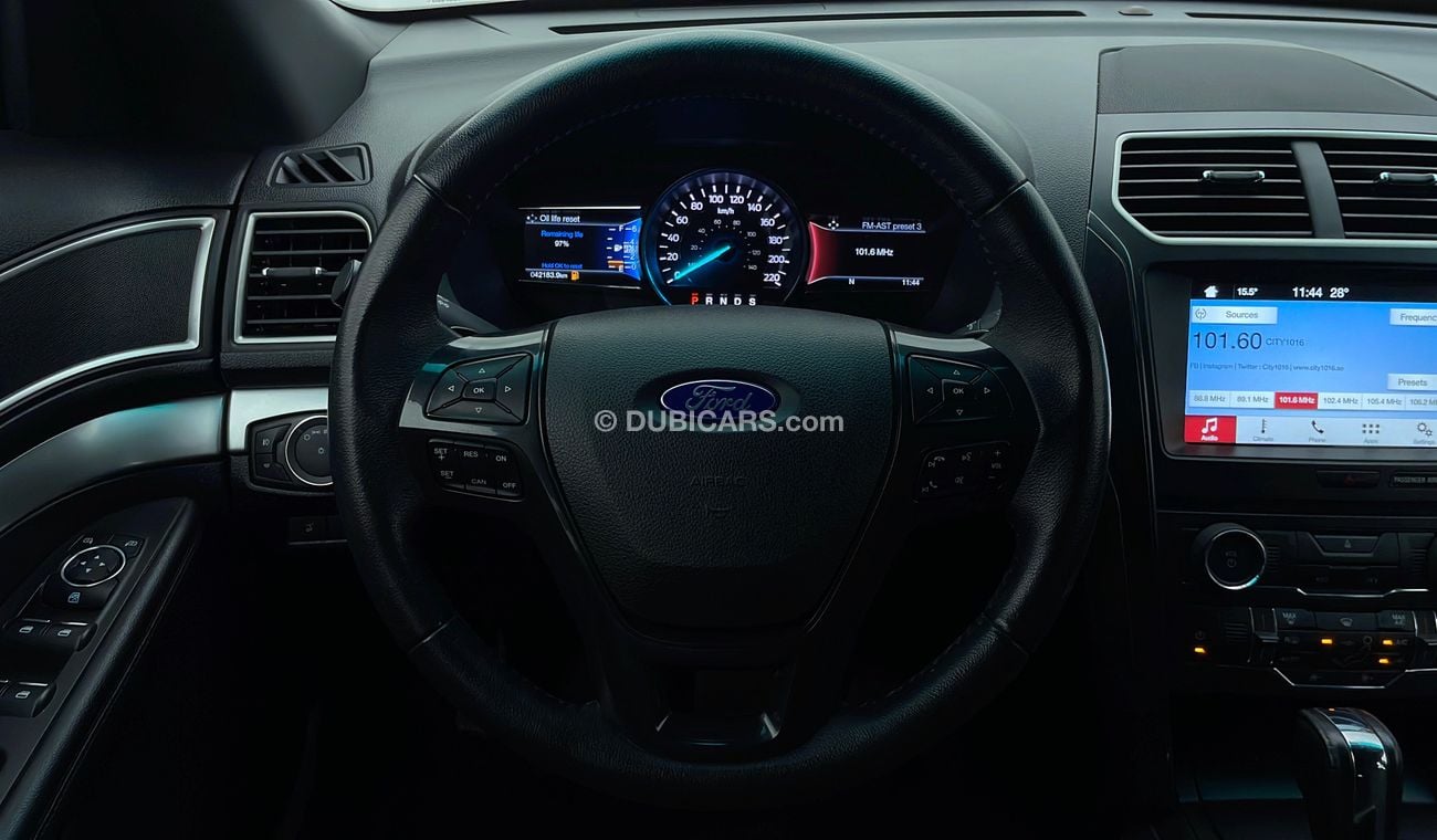 Used Ford Explorer 3.5 2017 for sale in Dubai - 521500