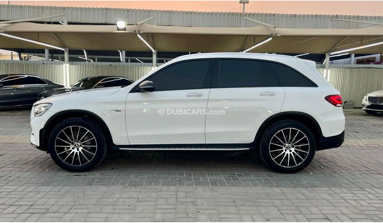 Used Mercedes-Benz GLC 300 4MATIC 2021 for sale in Dubai - 671990