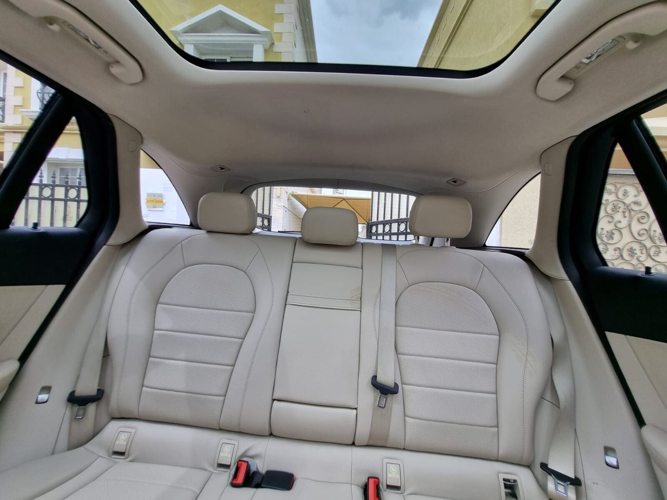Used Mercedes Benz GLC 300 GLC 300 4MATIC 2018 for sale in Dubai - 736267