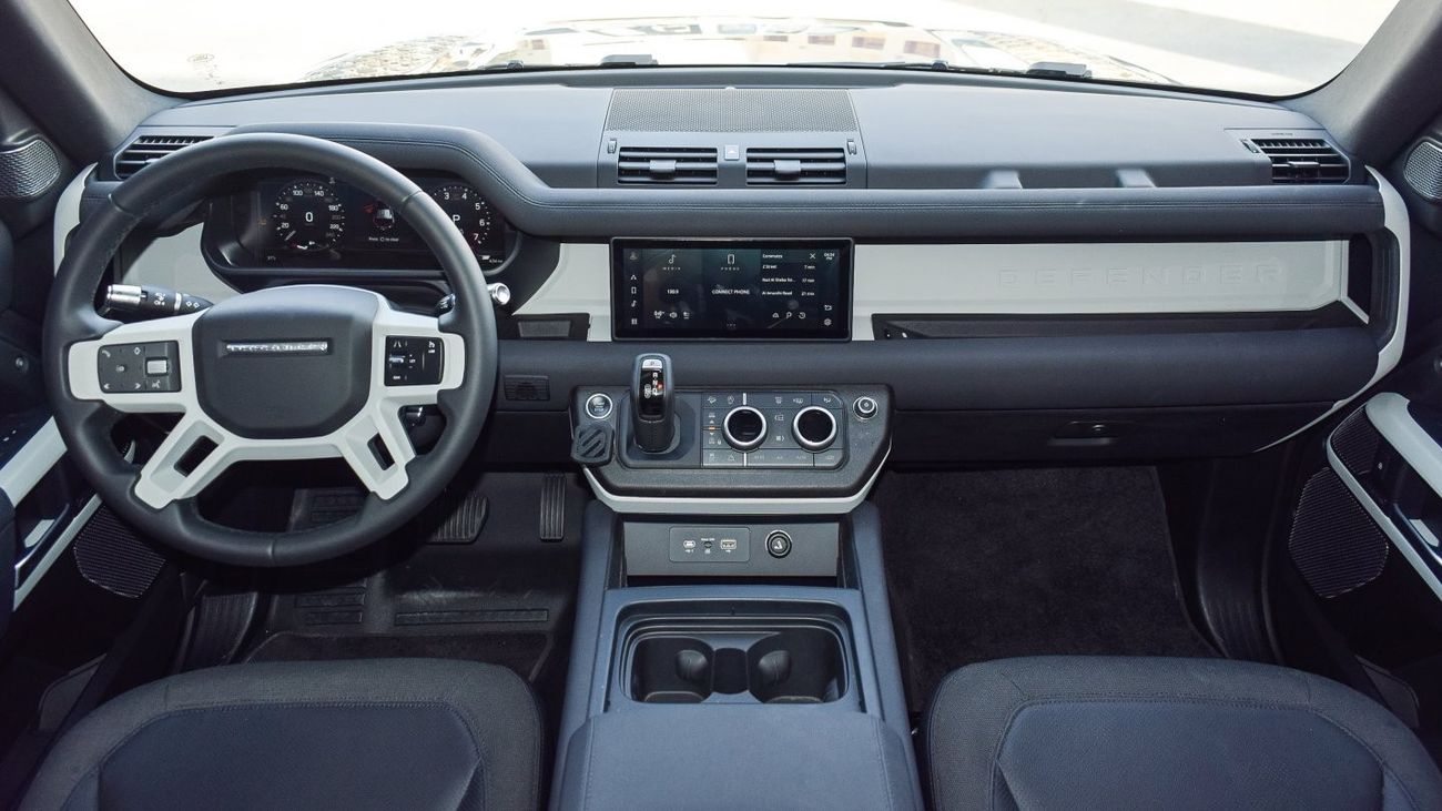 Used Land Rover Defender P400 SE 2020 for sale in Dubai - 403283