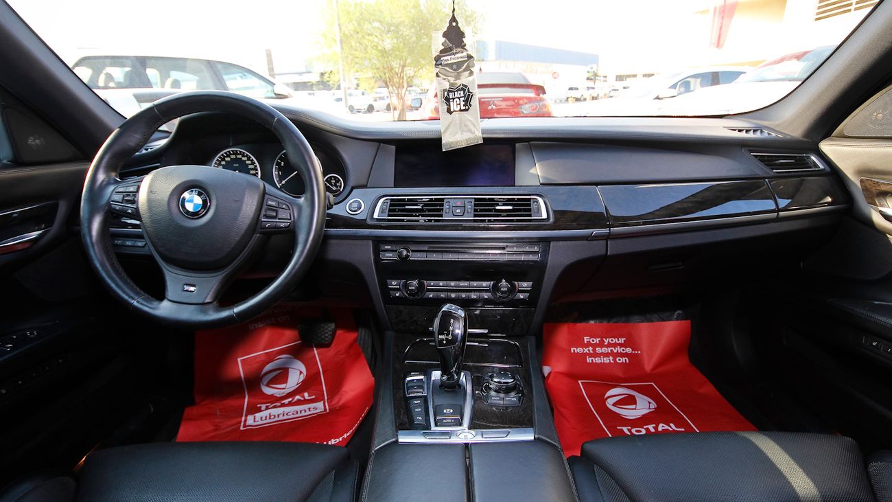 Used BMW 750Li Li 2012 for sale in Dubai - 72952