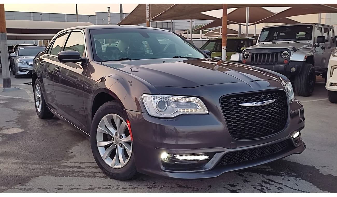 Used Chrysler 300C Limited 2015 for sale in Sharjah - 546319