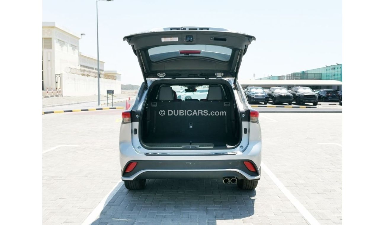 Used Toyota Highlander XSE - 2022- Silver 2022 for sale in Sharjah - 636075