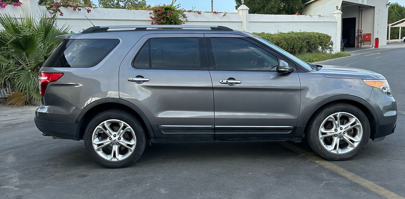 Used Ford Explorer Limited 3.6 2013 for sale in Dubai - 700503