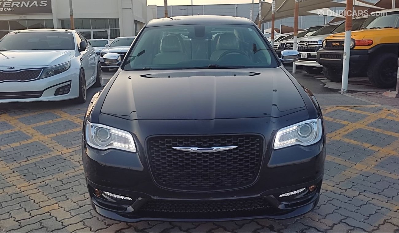 Used Chrysler 300C بلس 2016 for sale in Sharjah - 550254