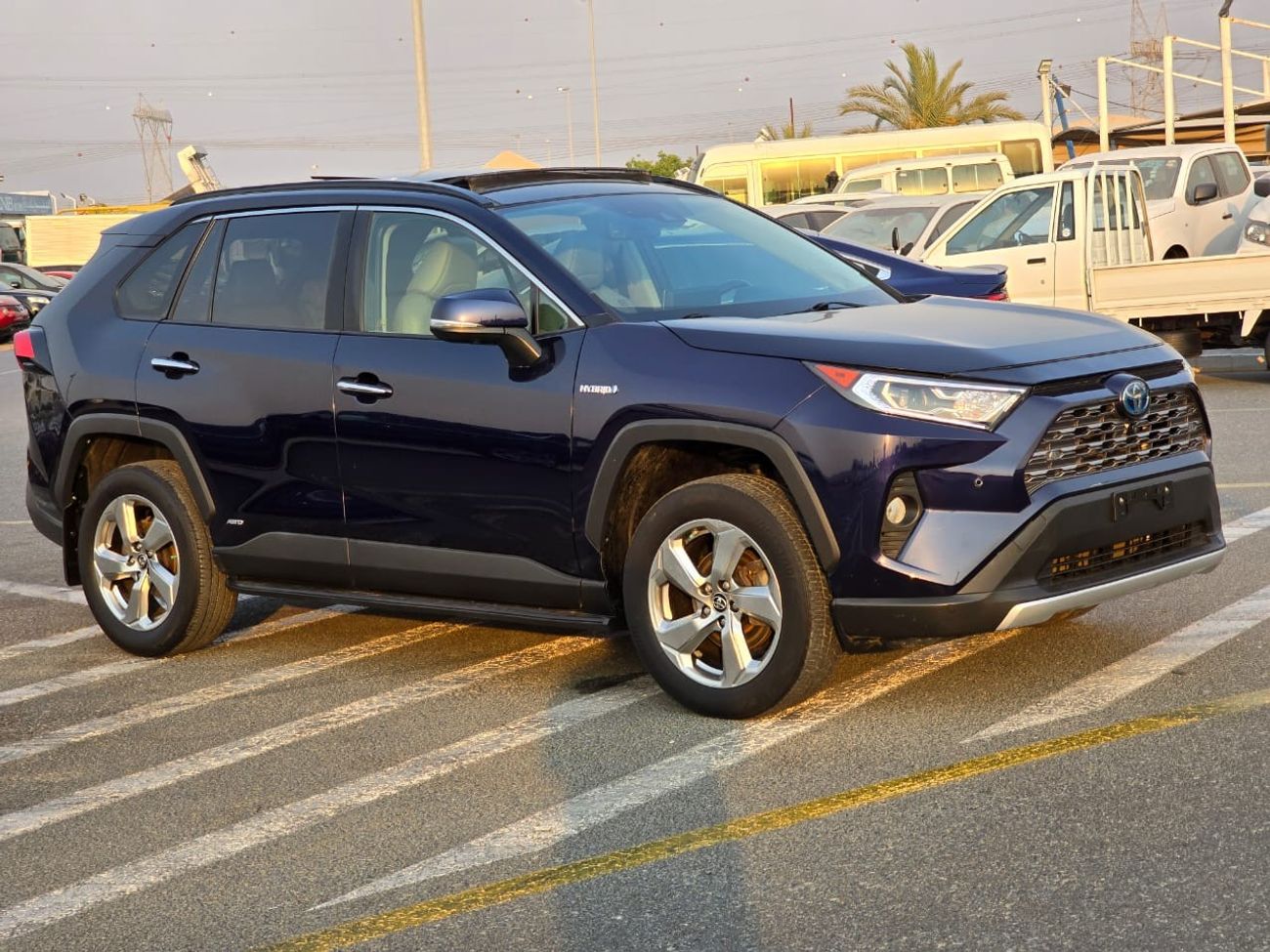Used 2019 TOYOTA RAV4 HYBRID LIMITED 2019 for sale in Dubai - 766862