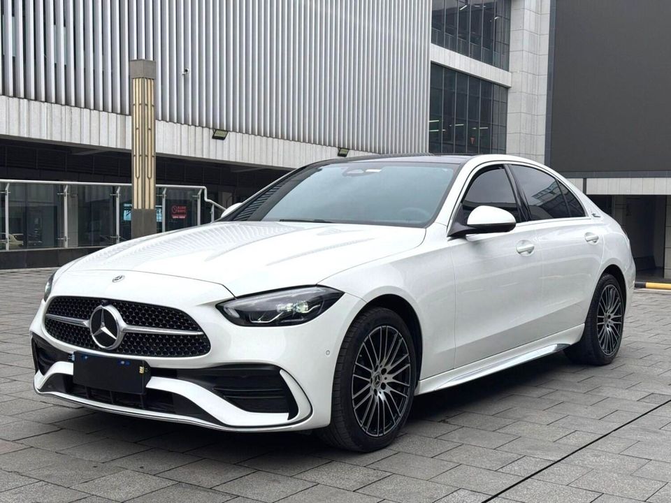 مستعملة مرسيدس بنز 260 c260L 2025 للبيع في دبي - 852491