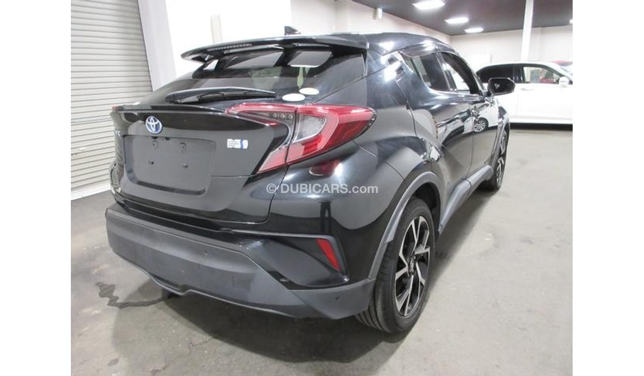 Used Toyota C-HR ZYX10 2019 for sale in Japan - 689907