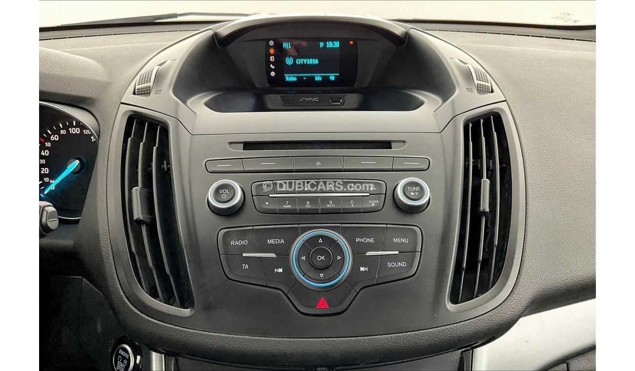 Used Ford Escape S 2017 for sale in Dubai - 645784