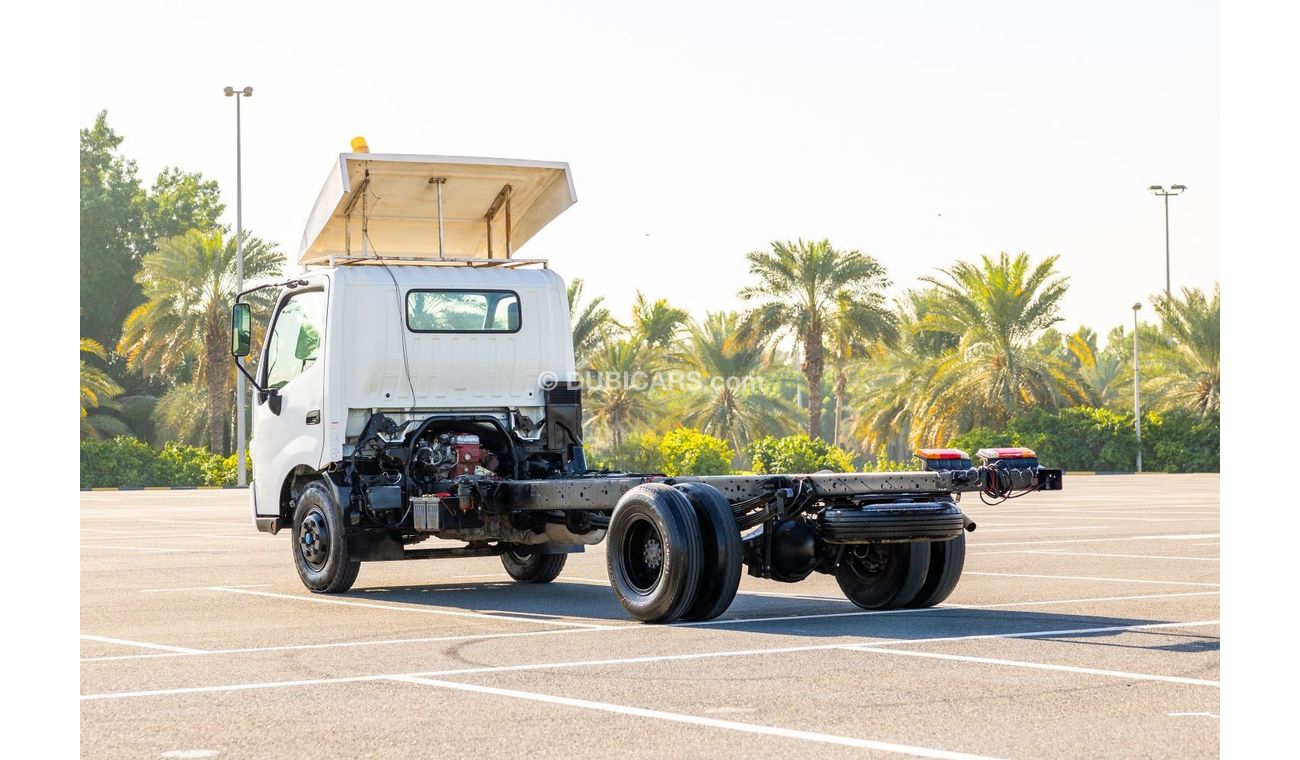 Used Hino 300 916 - 2015 Chassis Truck - 4.0L - Diesel M/T RWD - GCC ...