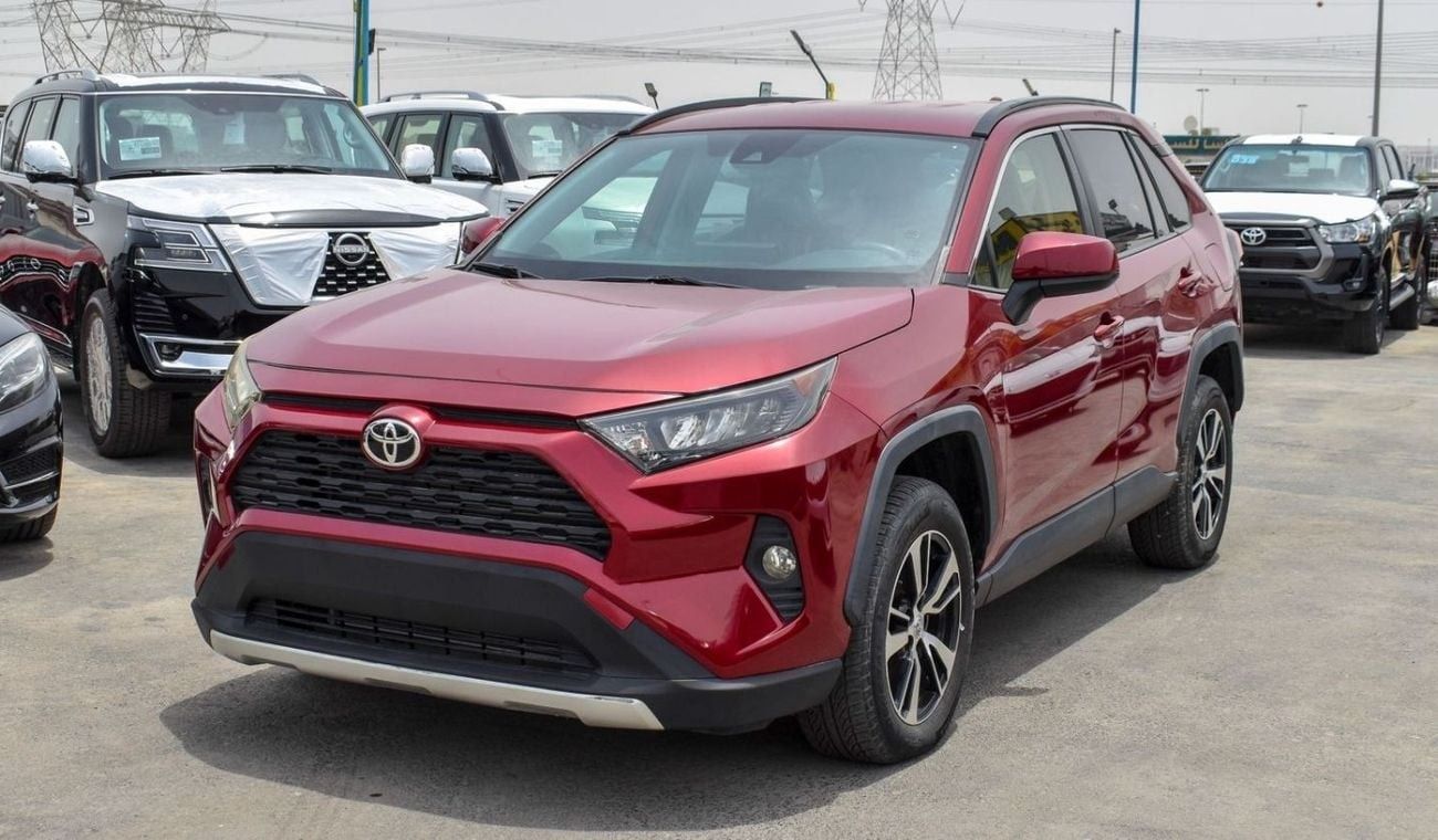 Used TOYOTA RAV4 LE JEEP 2019 for sale in Dubai - 813870