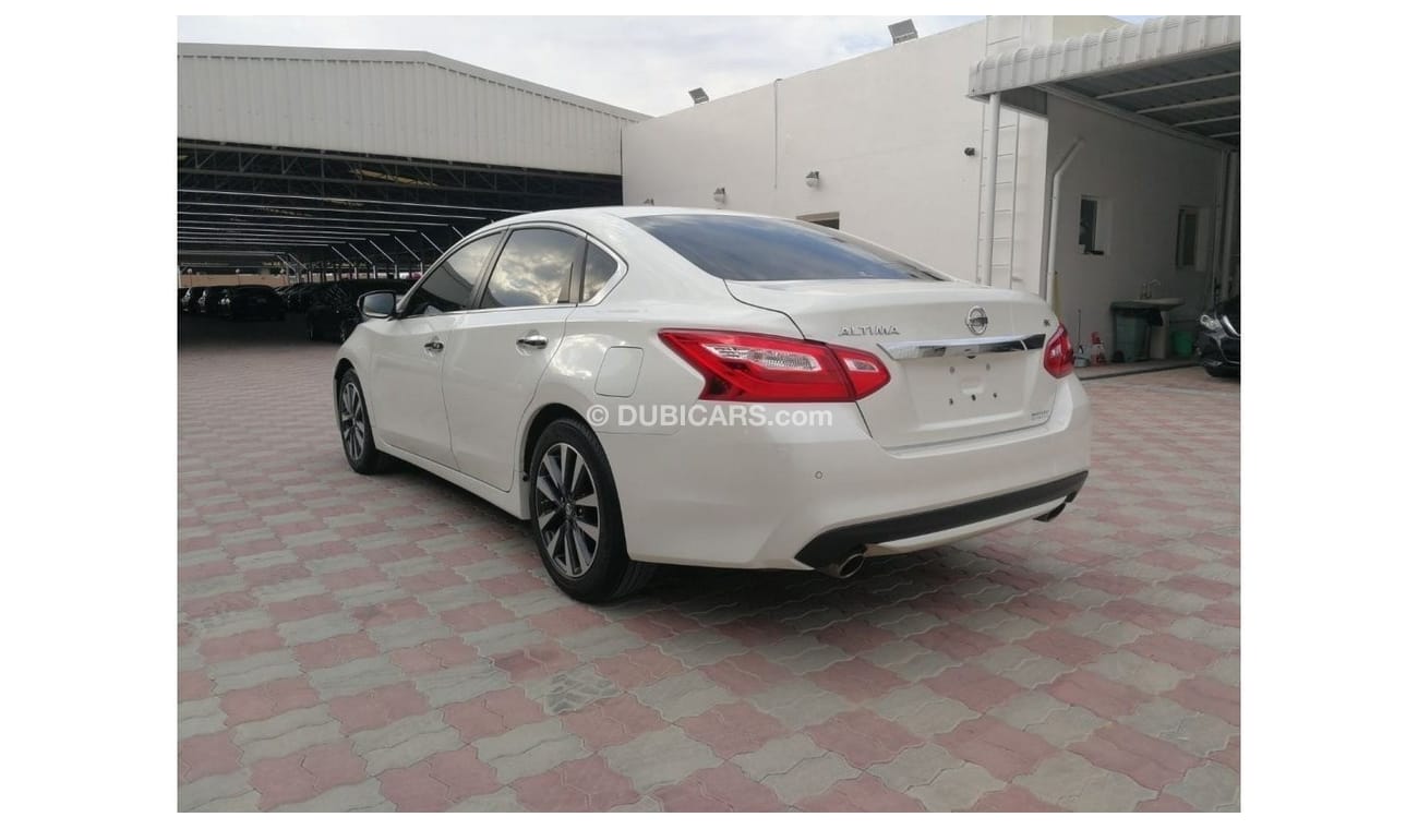 Used Nissan Altima SV 2017 for sale in Dubai - 598927