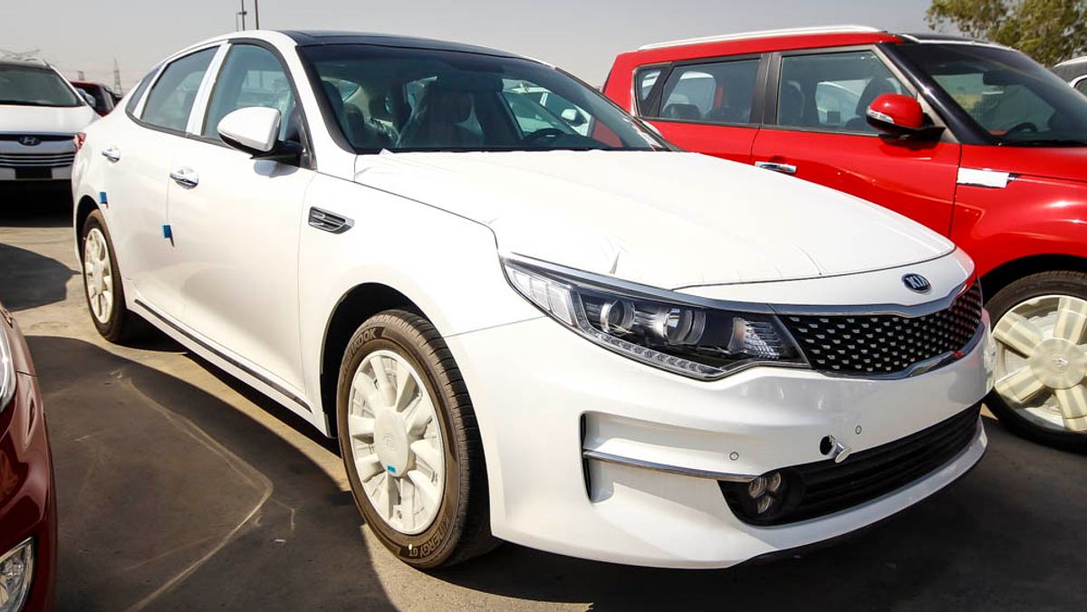 Kia Optima for sale: AED 72,999. White, 2017