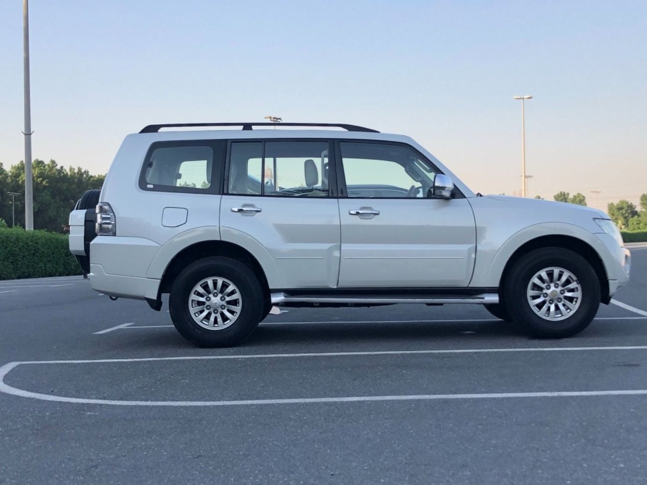 Used Mitsubishi Pajero GLS MODEL 2014 GCC PERFECT CONDITION INSIDE AND ...