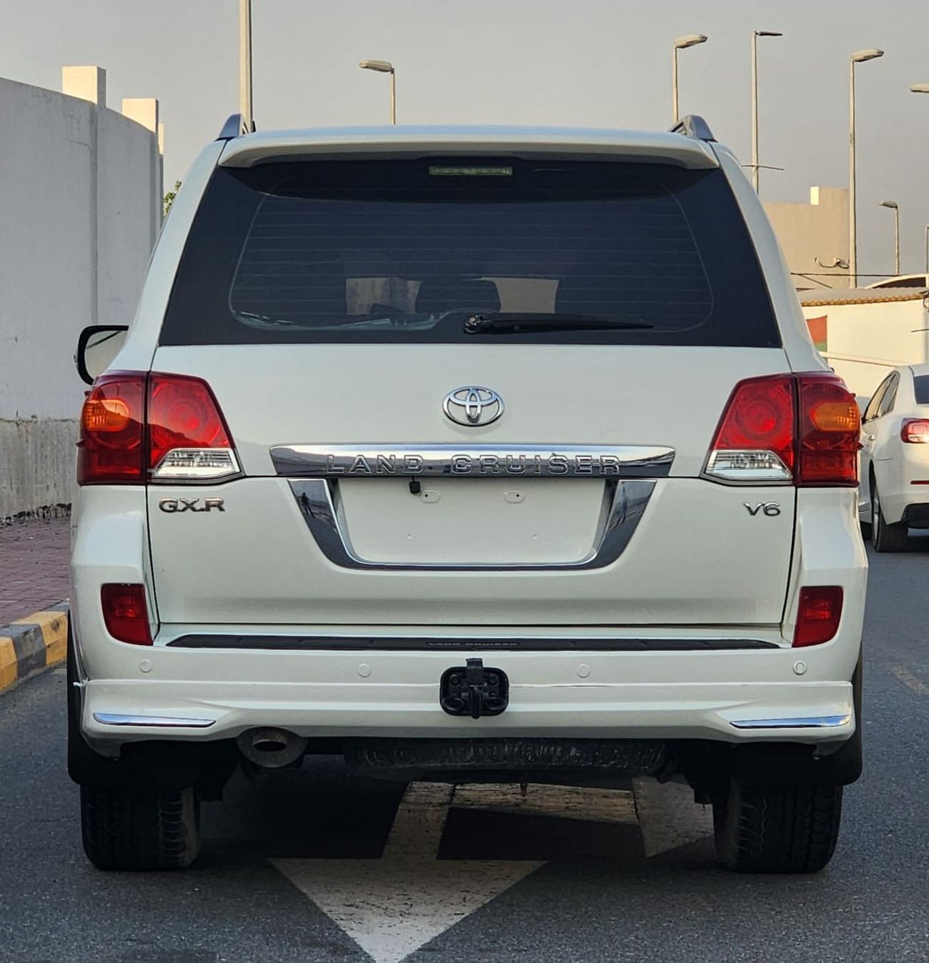 Used Toyota Land Cruiser GXR GX.R V6 2014 for sale in Sharjah - 748253