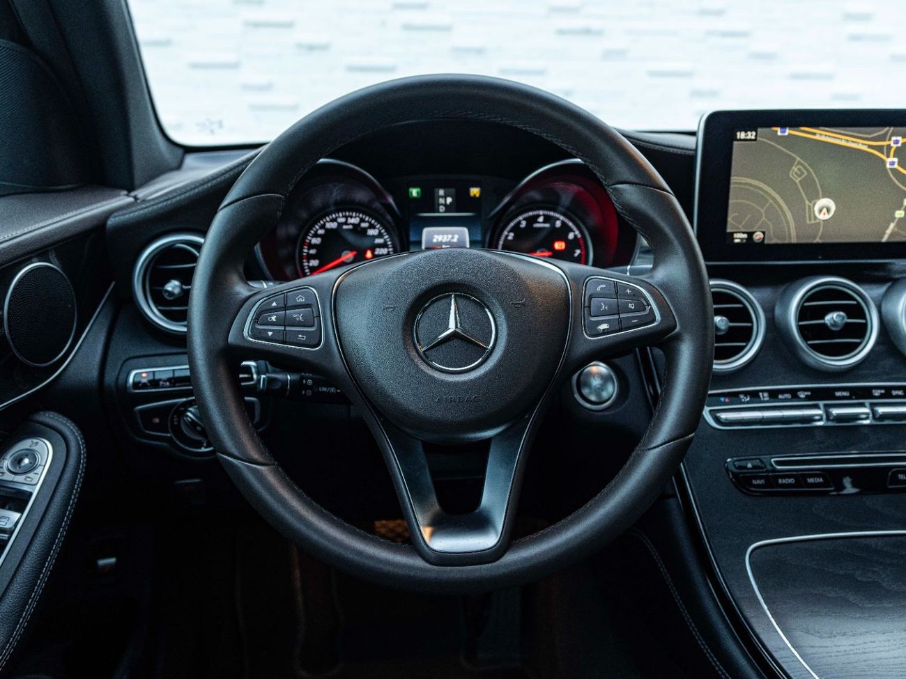 Used Mercedes-Benz GLC 300 AED 2,679 PM • GLC 300 4MATIC • 2.0L INLINE ...