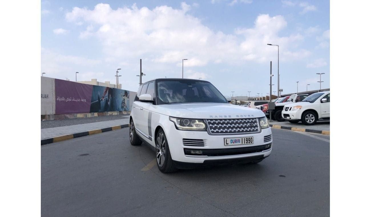 Used Land Rover Range Rover Vogue SE 5.0L 2015 for sale in Sharjah - 807786