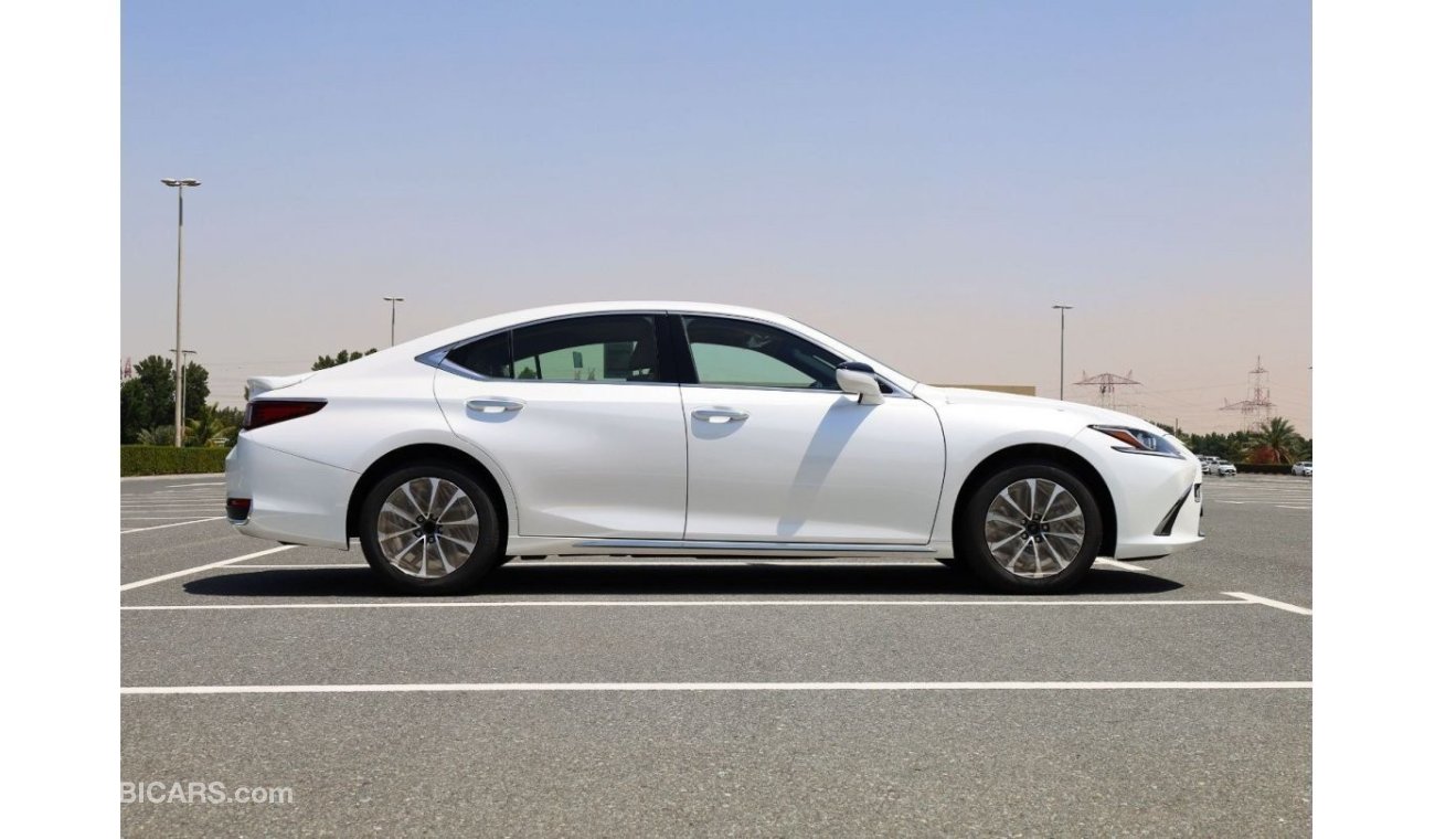New Lexus ES 300 ES300H 2.5L HYBRID ULTRA LUXURY | GCC SPECS 2023 for sale in Dubai - 575141