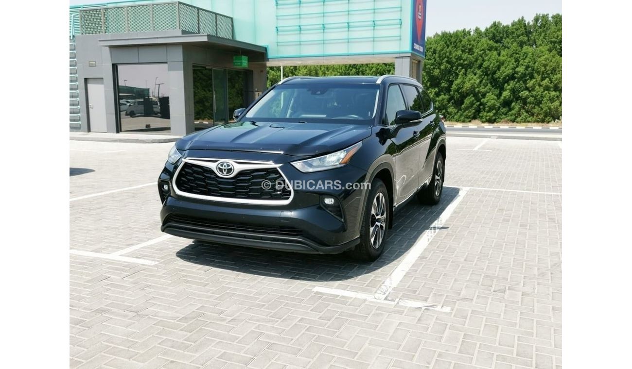 Used Toyota Highlander XLE - 2022 - Black 2022 for sale in Sharjah - 656715