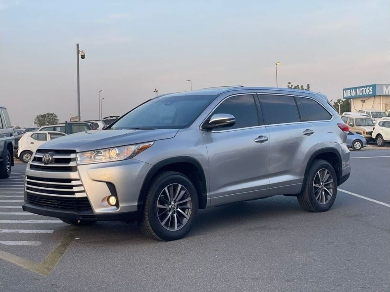 Used 2017 Toyota Highlander XLE 3.5L V6 Full Option Sunroof 7 Leather Seats - Radar & BSM Auto ...