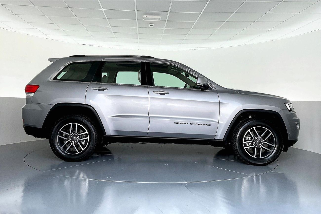Used Jeep Grand Cherokee Limited 2019 for sale in Dubai - 569946