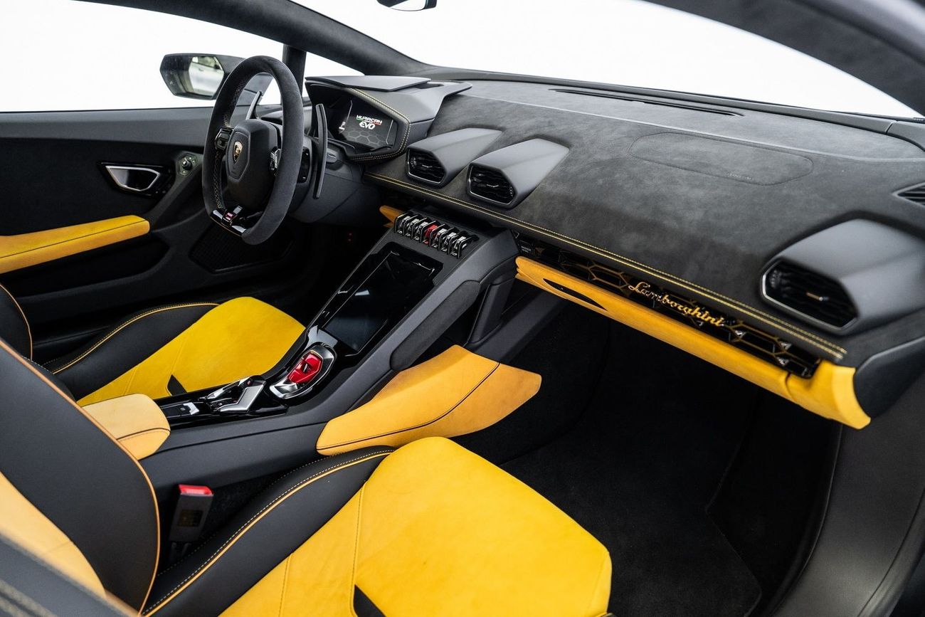 Used Lamborghini Huracan EVO 2022 for sale in Dubai - 820152