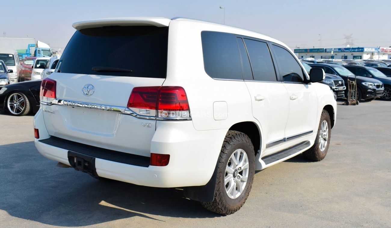 Used Toyota Land Cruiser Sahara V8 d 2019 for sale in Dubai - 596821