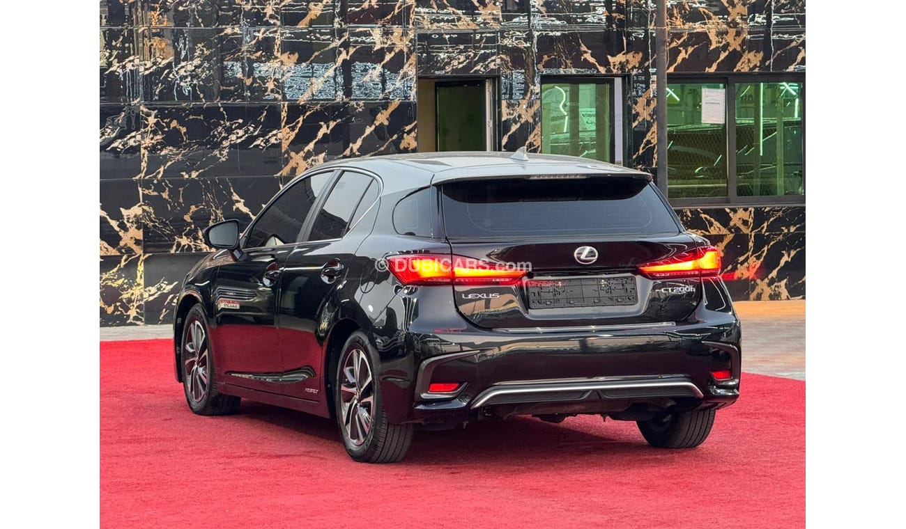 Used Lexus CT200h Prestige 2018 for sale in Dubai - 745981