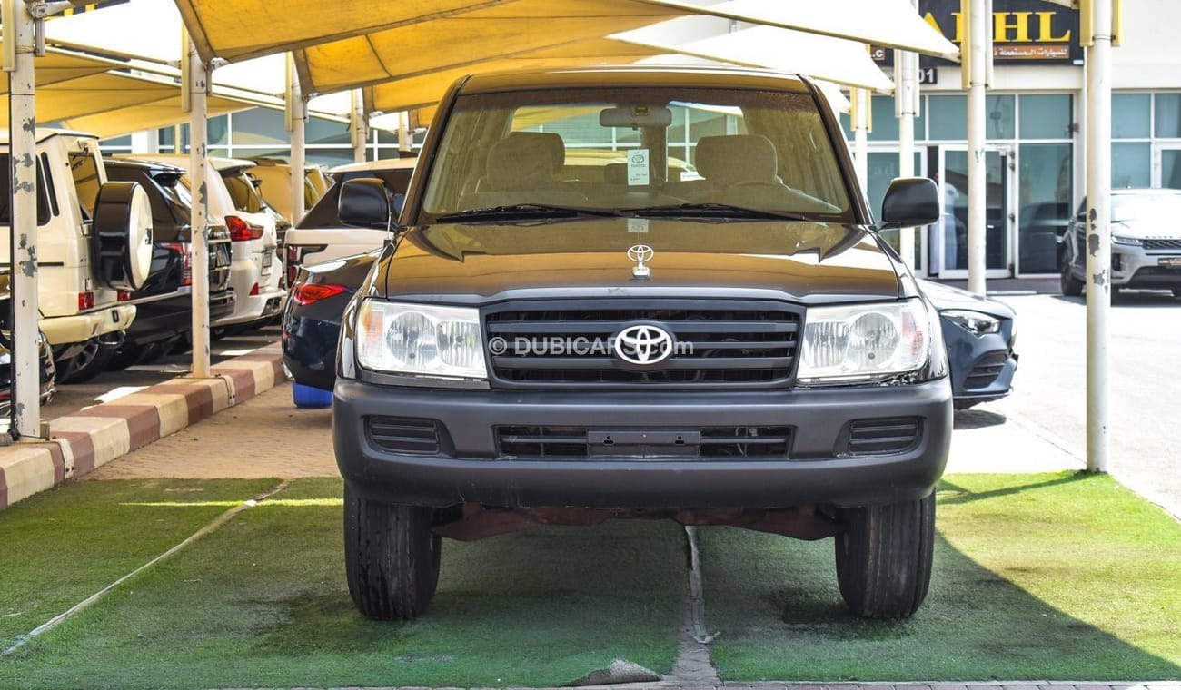 Used Toyota Land Cruiser G Manual transmission 2006 for sale in Sharjah ...