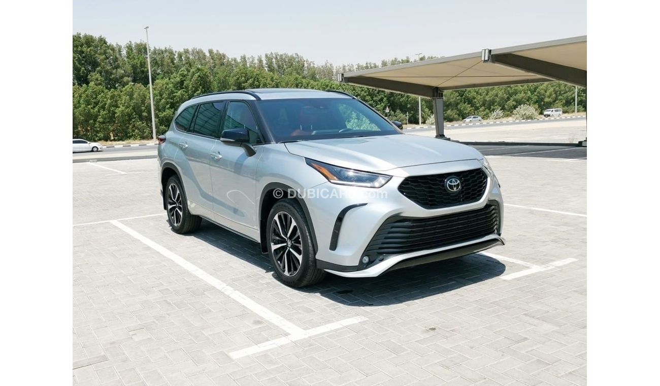 Used Toyota Highlander XSE - 2022- Silver 2022 for sale in Sharjah - 636075