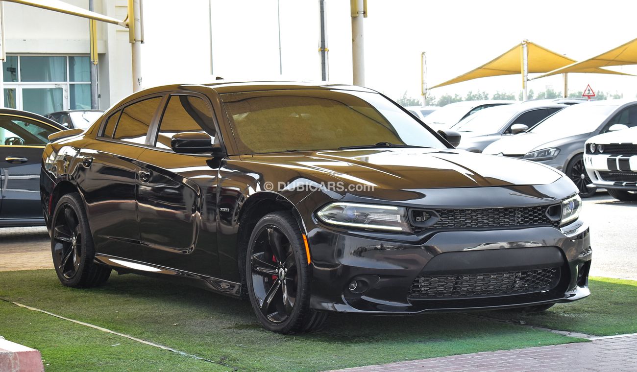 Used Dodge Charger 5.7L HEMI 2016 for sale in Sharjah - 660410