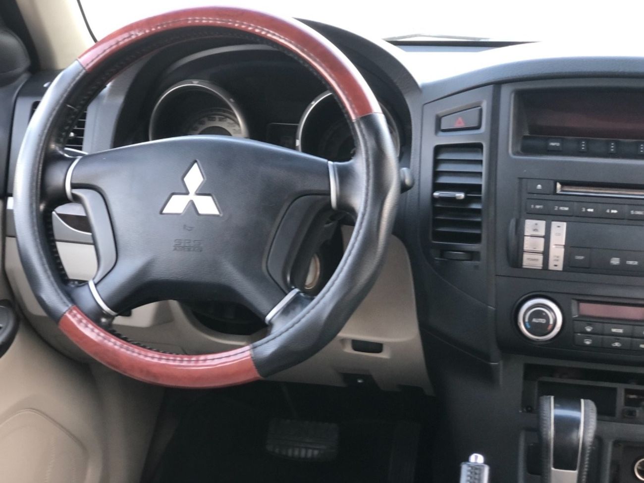 Used Mitsubishi Pajero GLS MODEL 2014 GCC PERFECT CONDITION INSIDE AND ...