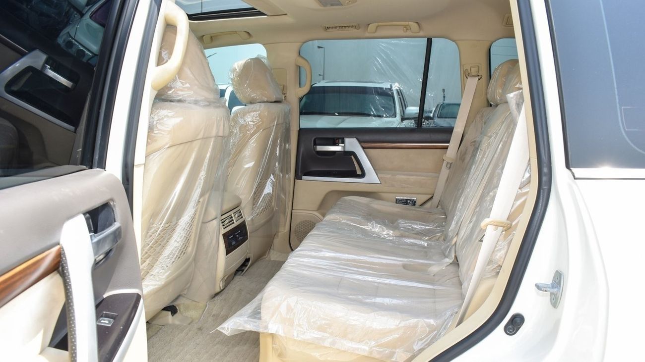 Used Toyota Land Cruiser VXR V8 2016 for sale in Dubai - 759528