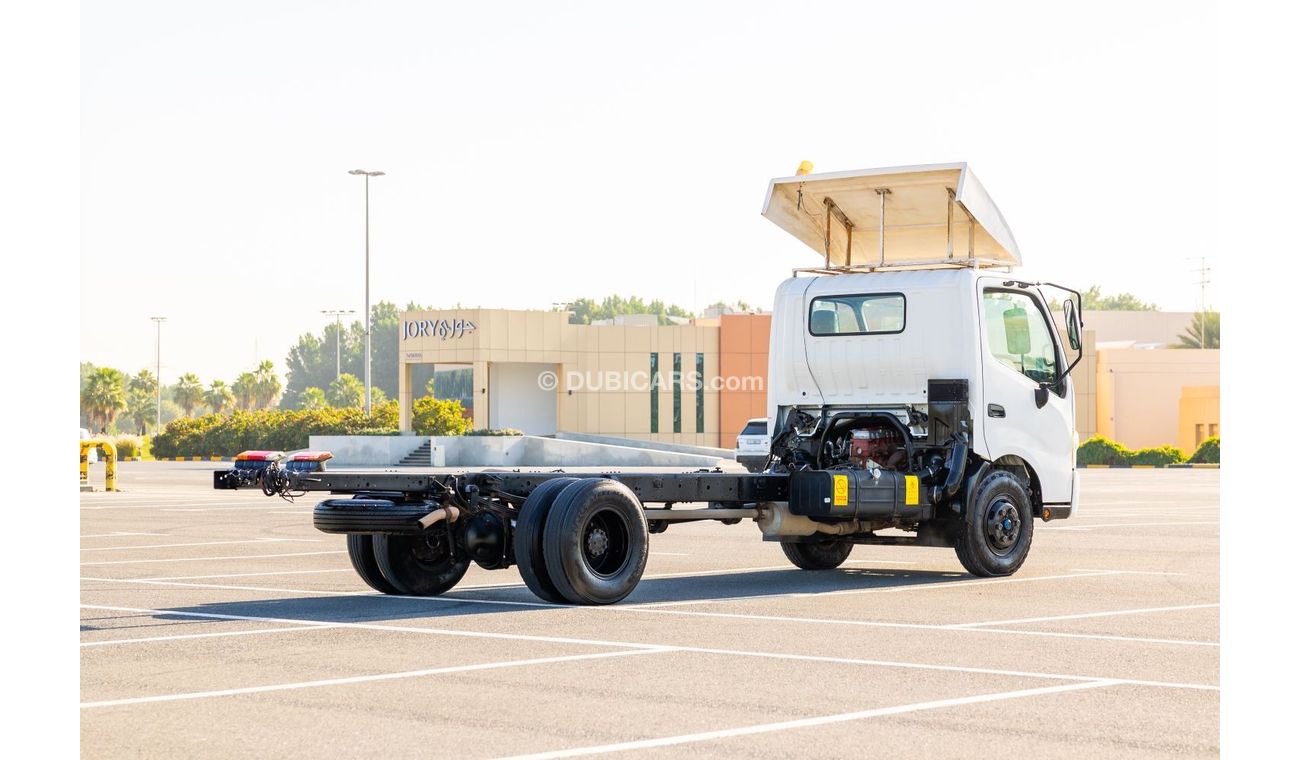 Used Hino 300 916 - 2015 Chassis Truck - 4.0L - Diesel M/T RWD - GCC ...