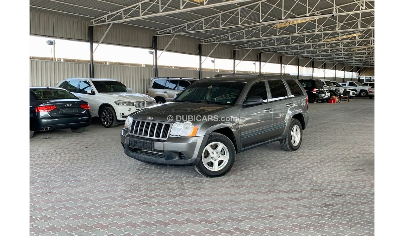 مستعملة جيب شيروكي السياره بحاله جيده جدا 2008 للبيع في دبي - 560549