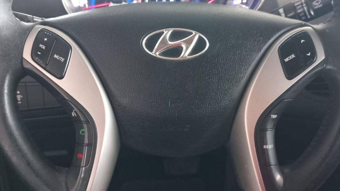 Used Hyundai Avante 2011 for sale in Dubai - 721793