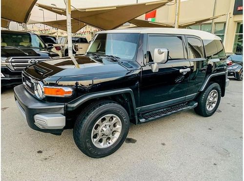 Toyota FJ Cruiser Price in UAE, Images, Specs & Features