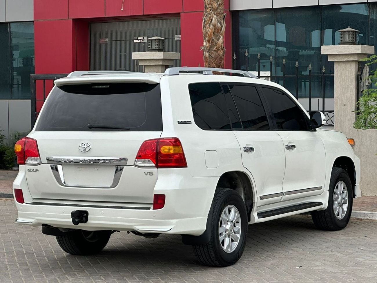 Used Toyota Land Cruiser 2011 for sale in Dubai - 731822